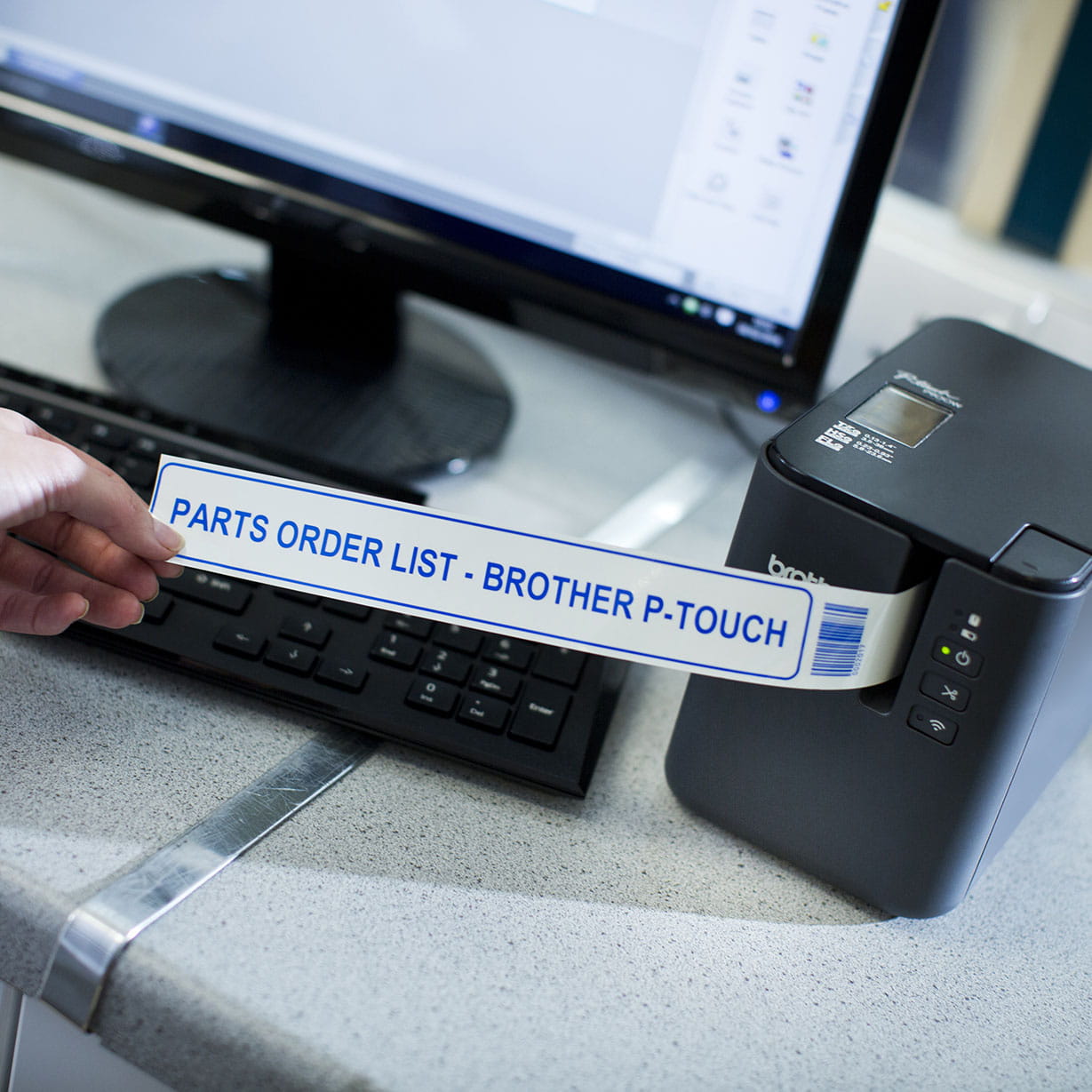 PT-P900W Professional Desktop Label Printer | Brother Australia